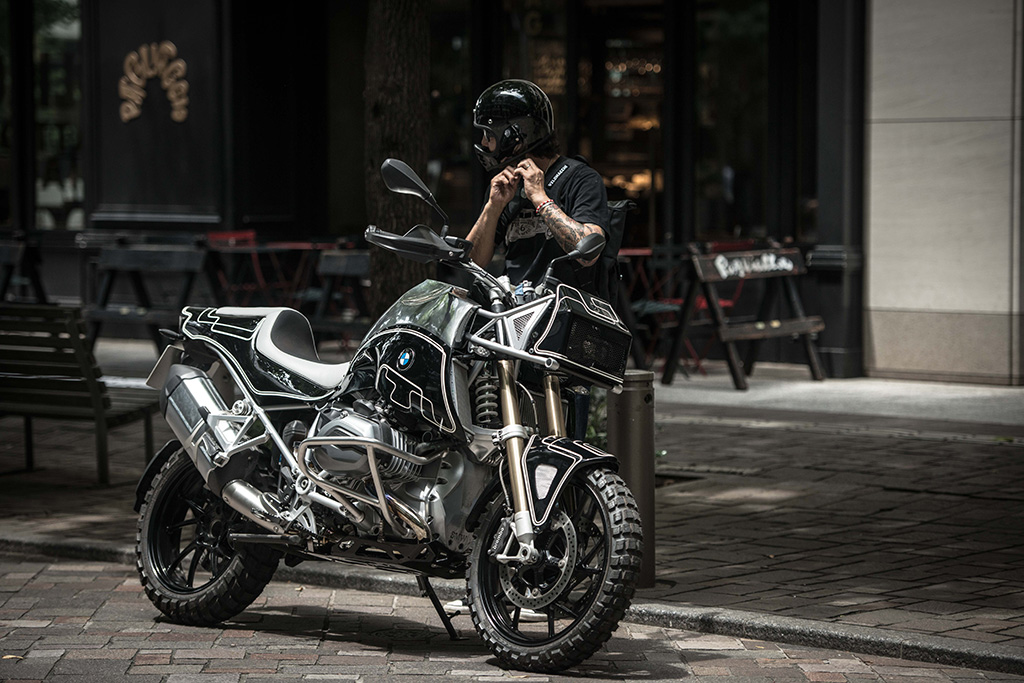 motor custom BMW R1200GS gahar dari Cherry’s Company buat touring