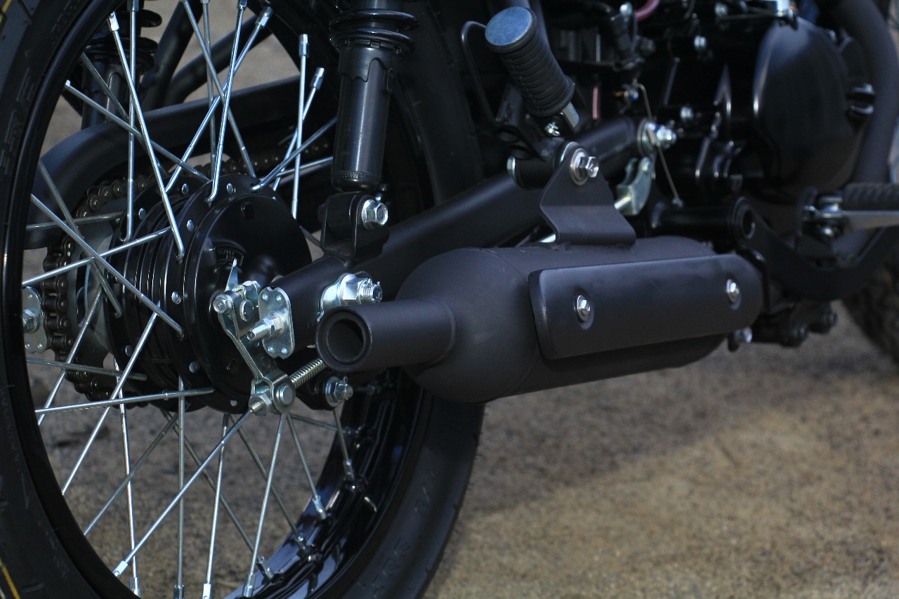 Ini Perbedaan Kawasaki W175 Tipe Standar dan SE