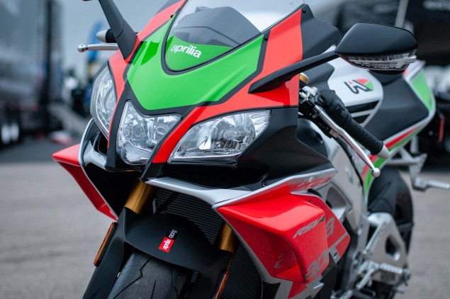 Aprilia RSV4 RF LE Superbike Pertama yang Pakai Winglet!