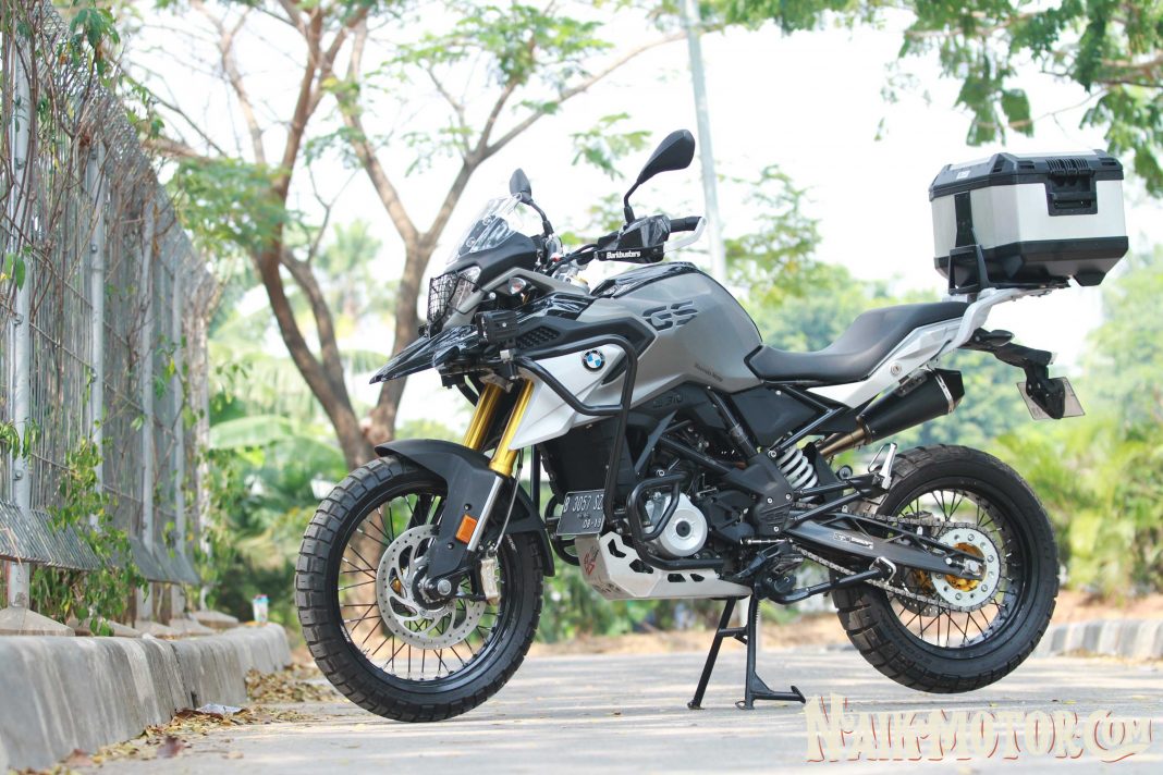 Paket Modifikasi BMW G 310 GS Menggunakan Pelek Jari-jari