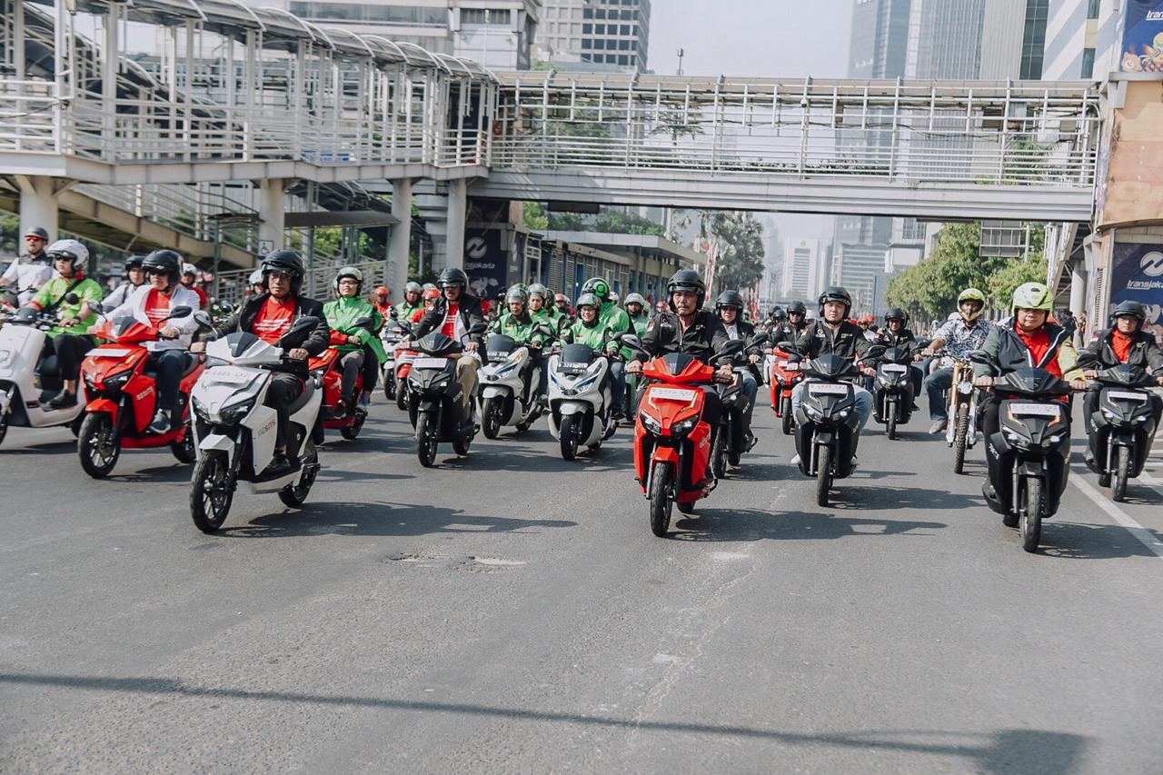 Asiknya Konvoi Motor Tanpa Suara Bersama Para Menteri
