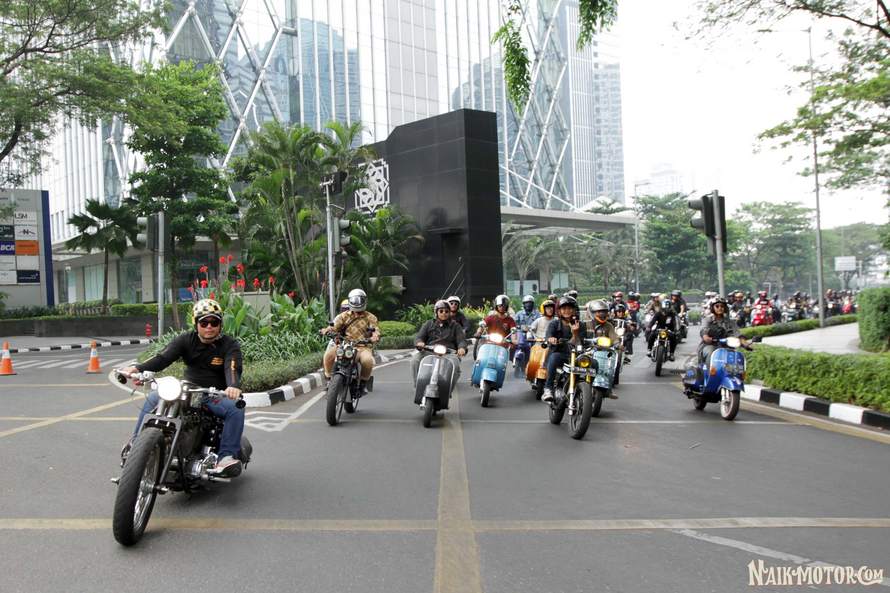 Galeri Foto Keriuhan Sunmori Custom Collaboration 2019