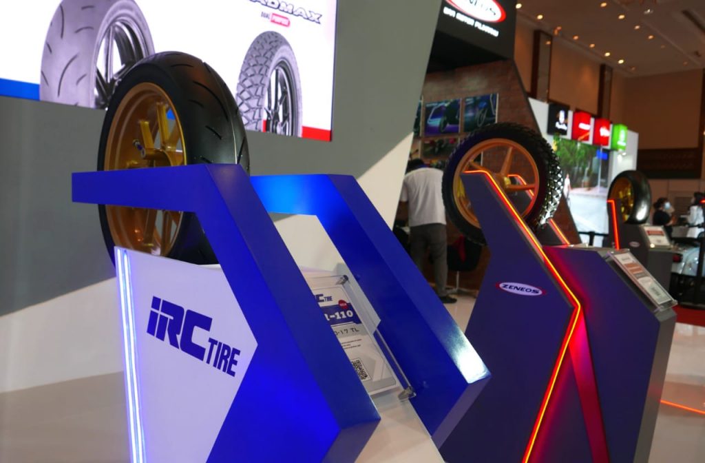 Ban Baru IRC MBR-110 dan Zeneos Roadmax Dirlis di IMOS 2022