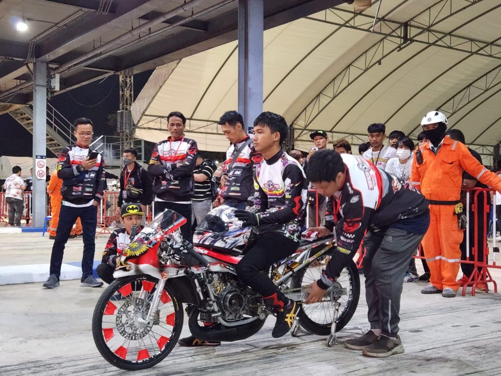Nyaris Ricuh Soal Kecurangan Drag di Thailand, Ini Kritik Darius Sinathrya