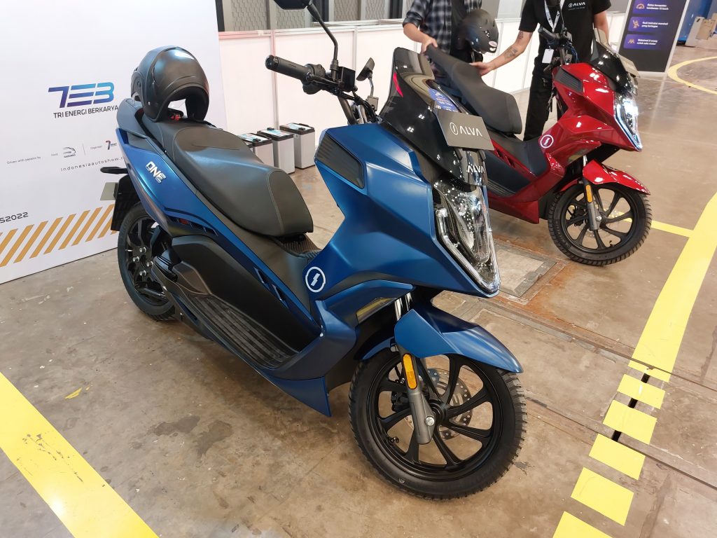 Mencoba Alva One di EV Test Tack Indoor GIIAS, Seperti Ini Rasanya.
