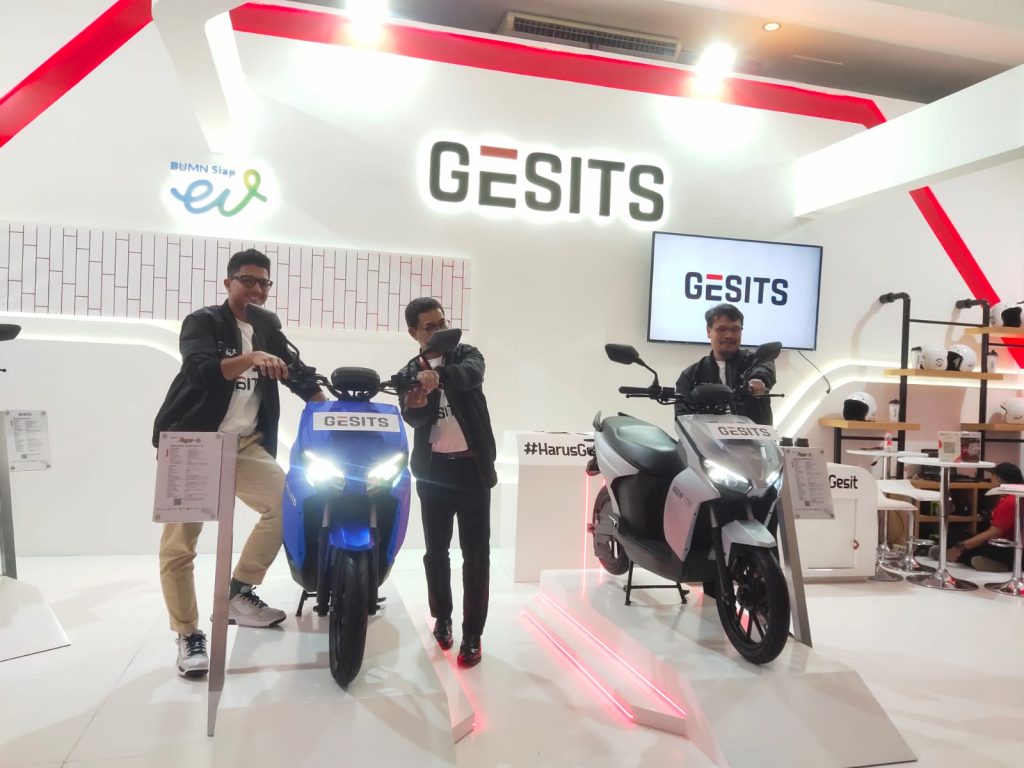 Gesits Luncurkan Raya, dengan Setang Telanjang