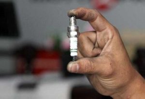 Simak, Begini Ganti Busi Yang Ideal Agar Tidak Mogok di Jalan - suka motor