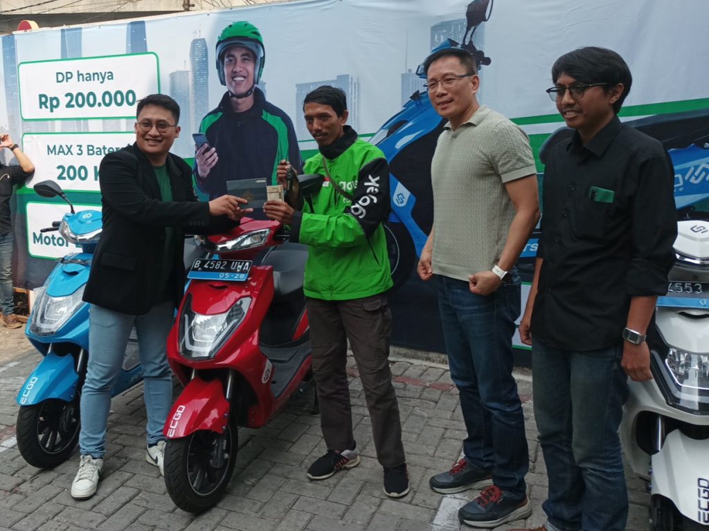 Paket Sewa Milik ECGo3 Buat Ojol, Mulai Rp25 Ribu Per Hari - Naik Motor ...