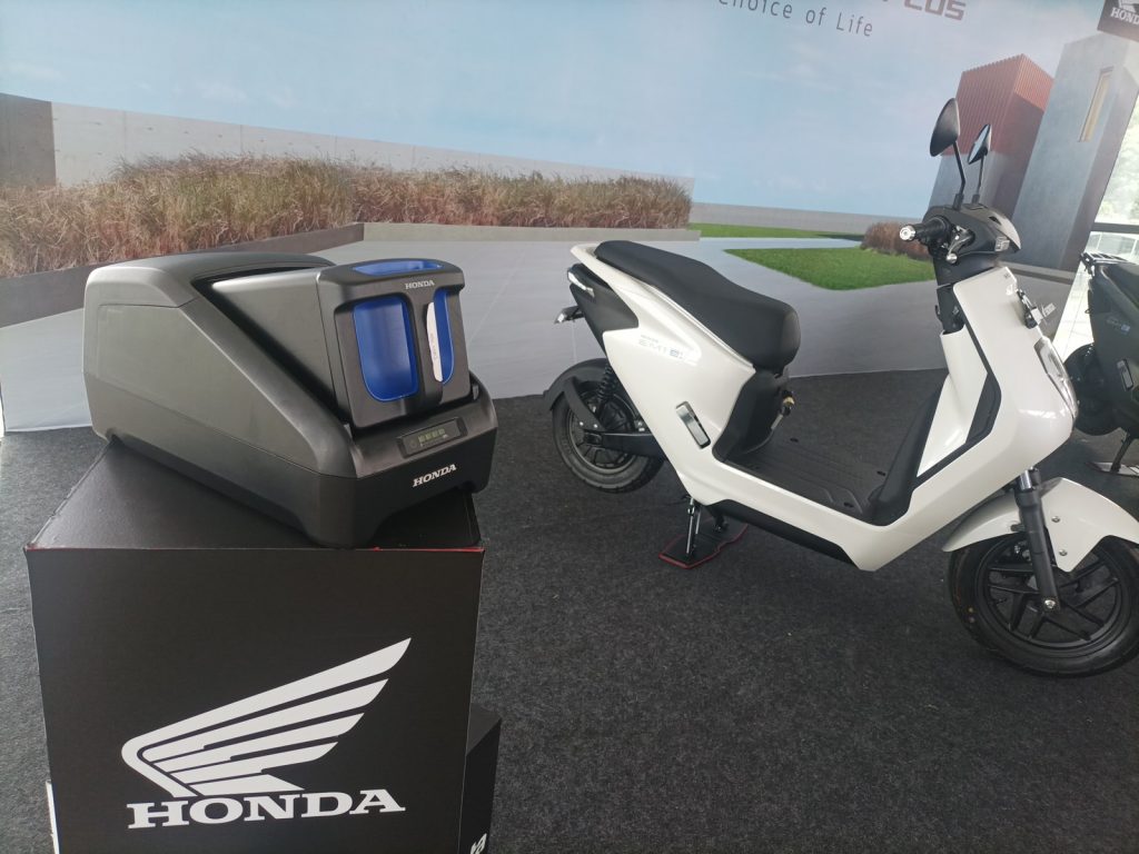 Honda EM1 e: dan EM1 e: Plus Sudah Tersedia di Jawa Barat - Naik Motor ...