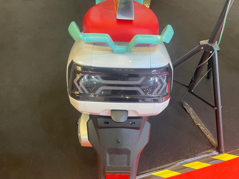 Ini Skuter Listrik Modifikasi Karya Katros Garage yang Tampil di IIMS ...