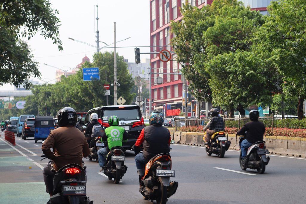 Naik Motor, Pahami Rambu Lalu Lintas dan Kendaraan Prioritas